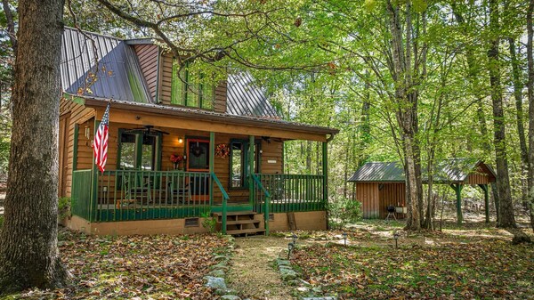 Suite Retreat-fireplace, Hot Tub, & Fire Pit - Mentone, AL