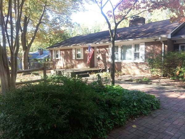 Spacious 4-bedroom House In Charming Winston-salem With Wifi And Fenced In Yard. - ウィンストン・セーラム, NC