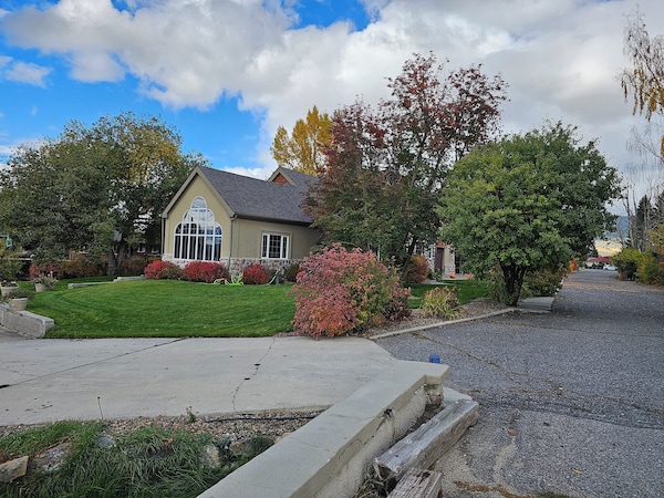 Spacious 5 Bedroom, Family-friendly Home On Stunning Golf Course In Butte, Mt - Butte, MT