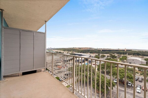 Six Flags/the Rim - Enchanting Modern Studio, King - Helotes, TX