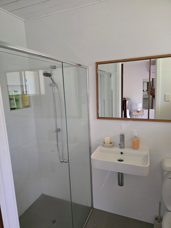 Escape To Serenity At Our Family Stay, Enveloped By Majestic Tuart Trees. - Busselton
