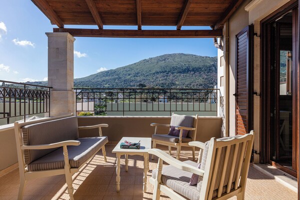 "Sokaki" Villa, Charming Rustic 4 Bedroom Villa . - Ретимно