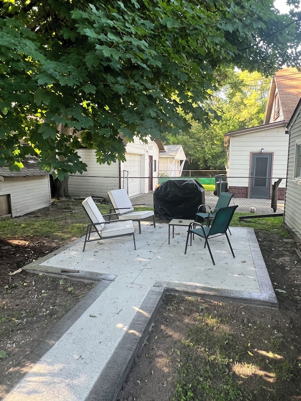 Newly Renovated 3-bd House In Ferndale Minutes Away From The Dazzling Downtown - Ferndale, MI