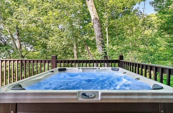 Luxury Cabin Near Smoky Mtns National Park. Indoor Pool, Hottub, Game Rm, Wifi. - Sevierville, TN