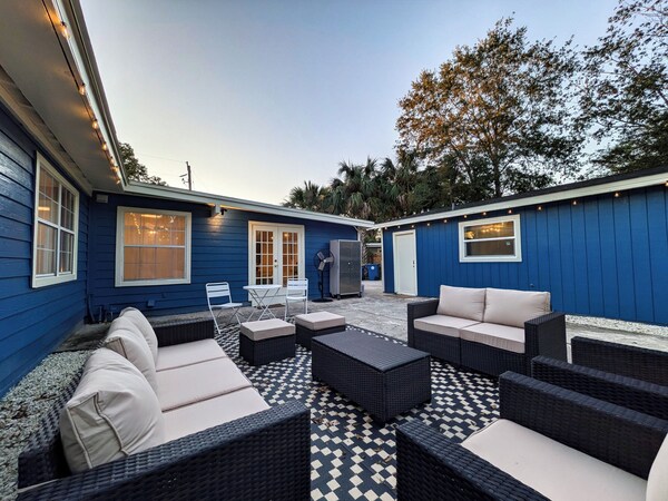 2 Homes For 1 - Arcade, Firepit, Patio - Main House & Lrg Guest House Included! - Jacksonville, FL
