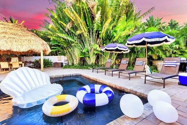 Heated Salt Pool, Steps To Beach, Hot Tub, Games - Indialantic, FL