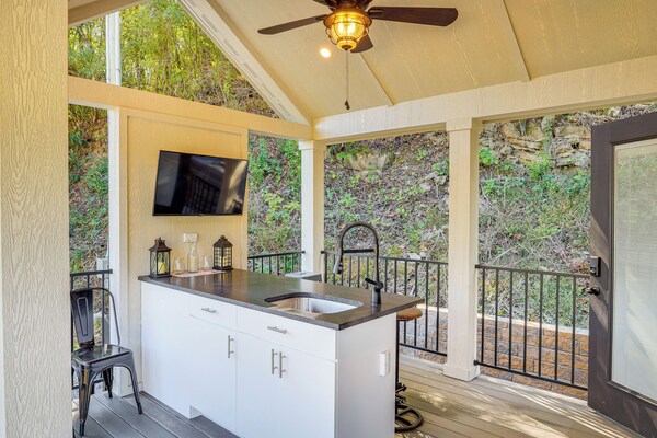 Deck, Grill & Fishing Pond: Modern Cookeville Gem - Cookeville, TN