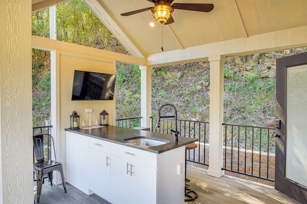 Deck, Grill & Fishing Pond: Modern Cookeville Gem - Cookeville, TN