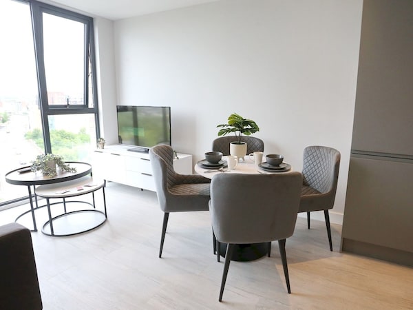 Pass The Keys | 9th Floor Flat | 24hr Shop At Base | Pets Allowed - Salford