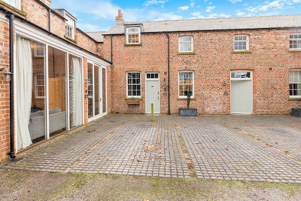 Pass The Keys | No. 3 - Lime Tree Cottage - York, UK