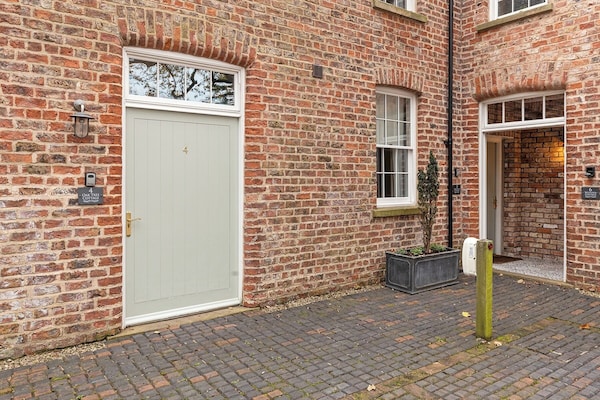 Pass The Keys | No. 4 - Oak Tree Cottage - 요크