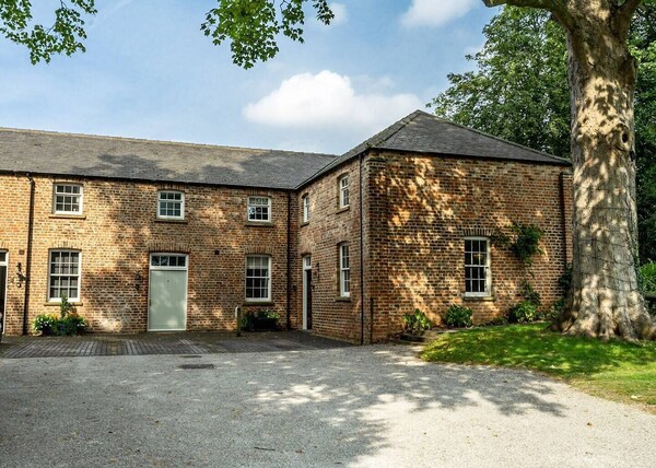 Pass The Keys | No. 5 - Chestnut Cottage - York, UK