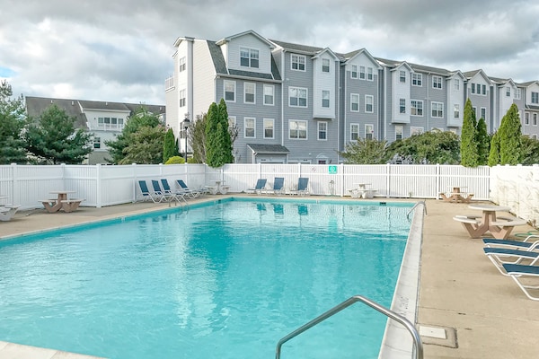 Edgewater Park Townhouse W/shared Pool, Patio & Balcony - Dewey Beach, DE