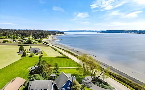 Oceanfront Retreat W/ Hot Tub, Game Room & Views  Sleeps 12 - Port Townsend, WA