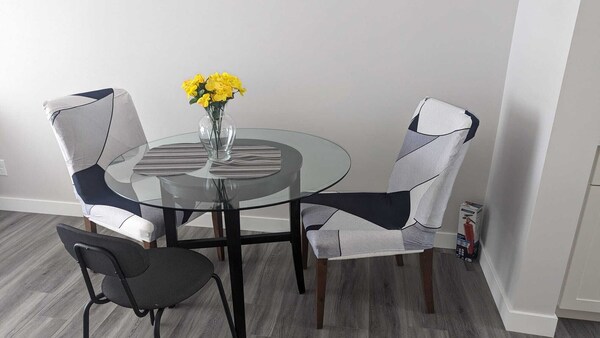 Charming 2-bedroom Townhome In Marvelous 215 With Wifi, Ac - Calgary