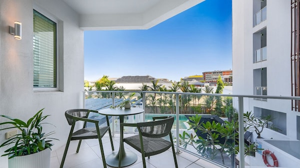Oceanside At 201 Lake Street- Stylish Urban Retreat: Prime Location Steps From The Esplanade! - 케언스