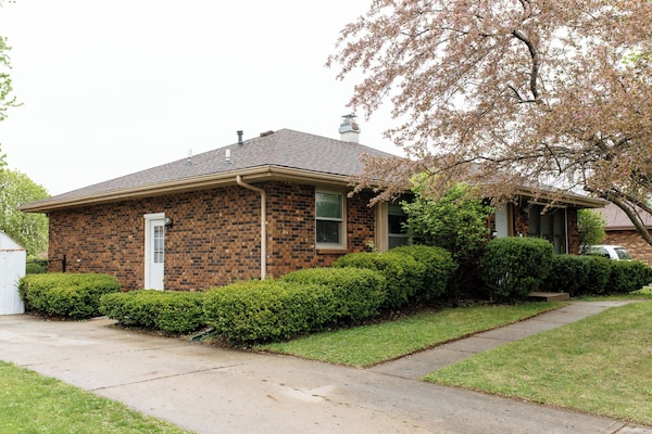5 Min To Adventureland And Casino - Fenced In Yard - Altoona, IA