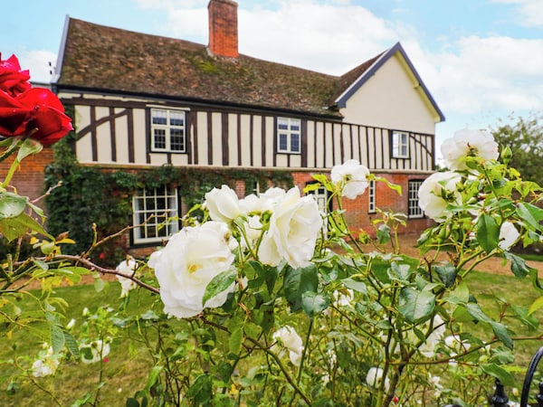 Knights Farm, Pet Friendly, Character Holiday Cottage In Harkstead - Suffolk