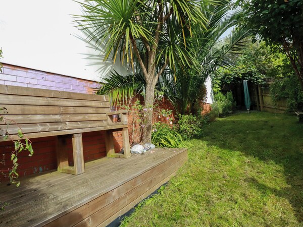 20 Keay Heights, Family Friendly, With A Garden In St Austell - St Austell
