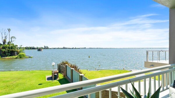 Yarrawonga Lakeside Apartment 50 - Mulwala