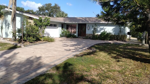 New Fall '24. Captains Quarters Iii 3br 3 Ba, Sleeps 8, Beaches. Spacious, Clean - Dunedin, FL