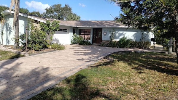 New Fall '24. Captains Quarters Iii 3br 3 Ba, Sleeps 8, Beaches. Spacious, Clean - Sunset Beach, Tarpon Springs