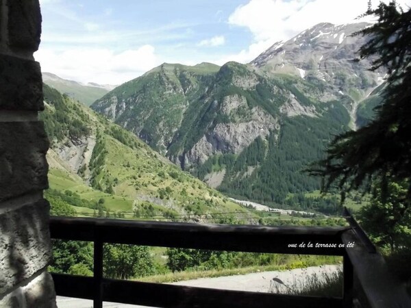 Bergseitiges Apartment Mit Bergblick, Privater Terrasse Und Wlan - Embrun