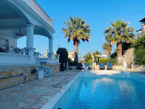 Elegant Family Villa In The Suburbs Of Athens. A Home Away From Home! - Athens Airport Eleftherios Venizelos (ATH)