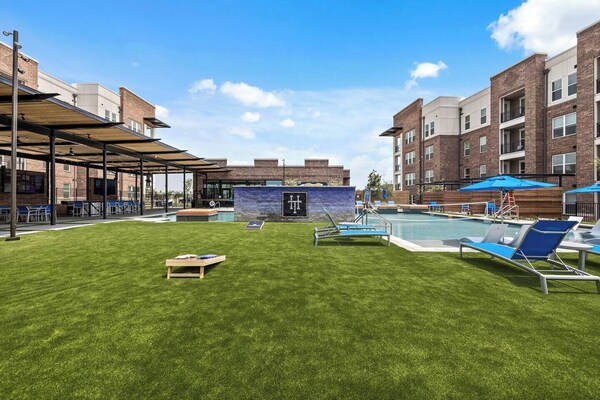 Lux 2 Bedroom King+twin Trundle Room, Pool Views - Lewisville
