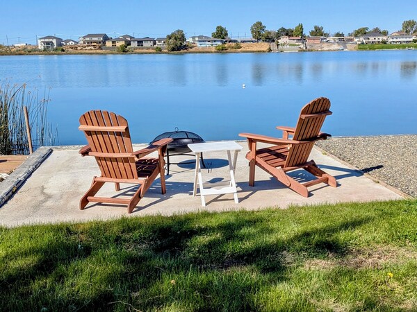 Peaceful Lakefront Getaway : Private Dock & Views! - Moses Lake, WA
