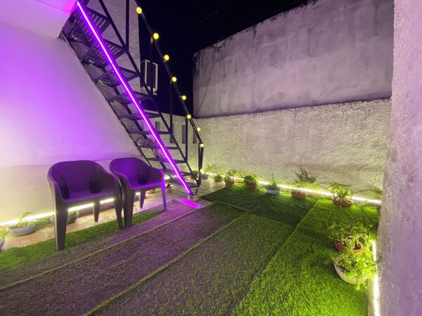 Charming 4bhk Duplex In South Delhi. Pet-friendly. Rustic Charm, Modern Comfort. - 뉴델리