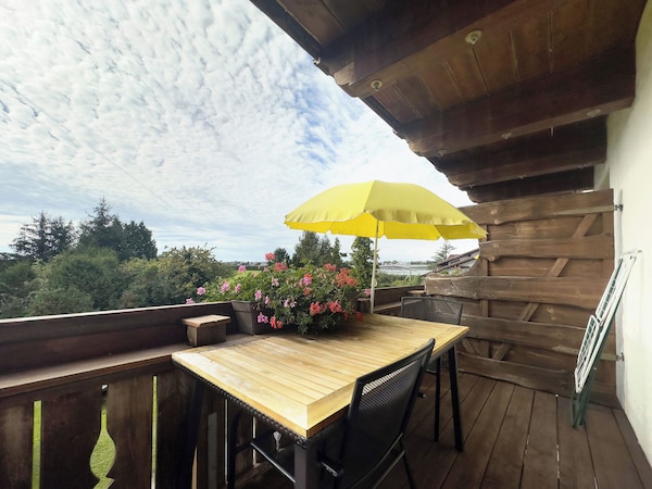 Room 'Suite' With Mountain View, Shared Garden And Wi-fi - Friedrichshafen