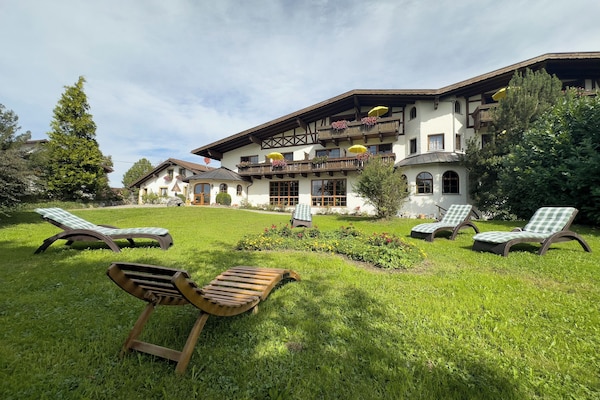 Zimmer 'Junior Suite 3' Mit Bergblick, Gemeinschaftsgarten Und Wi-fi - Ravensburg