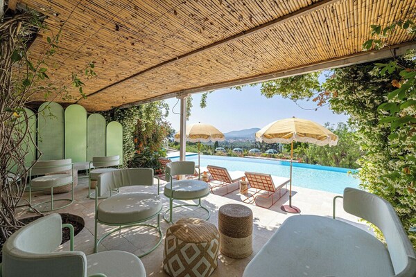Weelderige Provençaalse Villa - Grimaud Hills - 12br/24p - Cogolin