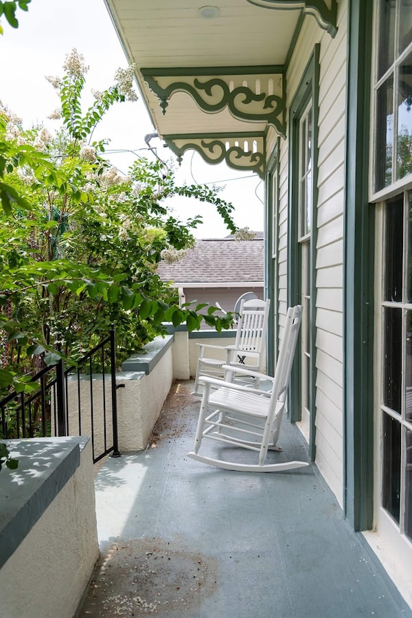 3 Bedroom Uptown Retreat - Metairie, LA