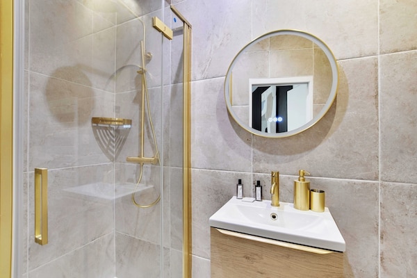 Magnificent 2bd/6p Apartment - Eiffel Tower - Paris