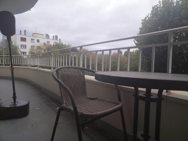 Apartment Near The Station Opposite A Tree-lined Square - Colombes