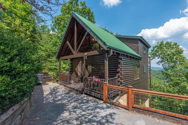 4br, Views, Hot Tub.  Free Attraction Tickets! - Sevierville, TN