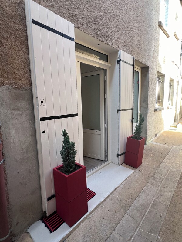 Charming 1-bedroom Apartment In Eymet Square - Lauzun