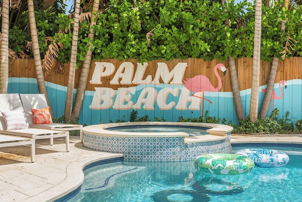 Lux Wpb Oasis, Pool/spa, Game Room,  Sleeps 12! - West Palm Beach, FL