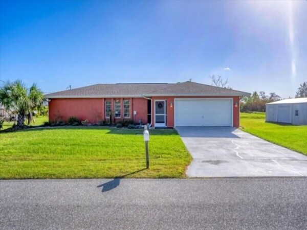 Welcome To Our Enchanting Home! Wilderness & Adventure Seekers Welcome! - North Port, FL