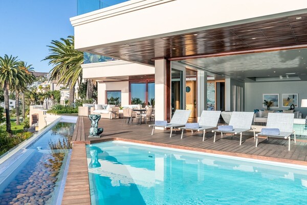 Villa Een - Three Bedroom Villa, Sleeps 6 - Camps Bay