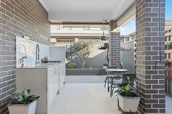 Brand New Single Story 5 X Bedrooms House (No Stairs) - Saint Marys, Australia