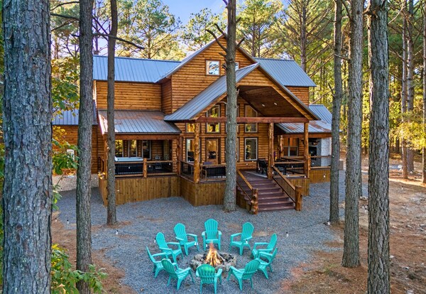 Fun-filled Cabin Retreat With Games & Fire Pit - Broken Bow, OK