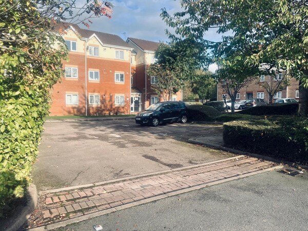 Spacious And Private Apartment In Birmingham, Just 5 Minute From The City Centre - Birmingham