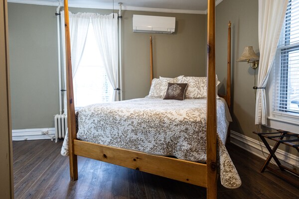 Find Genuine Southern Hospitality In Hendersonville At The 1898 Waverly Inn. - Hendersonville, NC