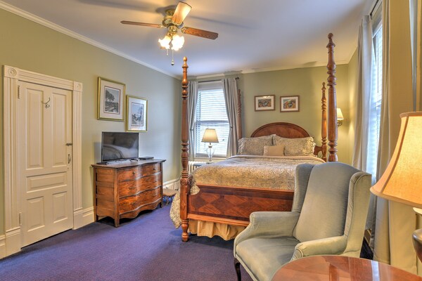 Find Genuine Southern Hospitality In Hendersonville At The 1898 Waverly Inn. - Mountain Home, NC
