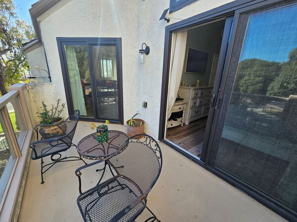 Oceanfront Condo Steps From The Beach W/unobstructed Beach/pier/island Views - Camarillo, CA
