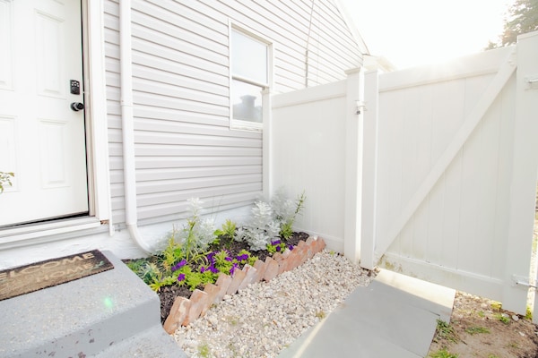 Exceptional 2br Stay: Immaculate, Top Care & Amenities! - Islandia, NY