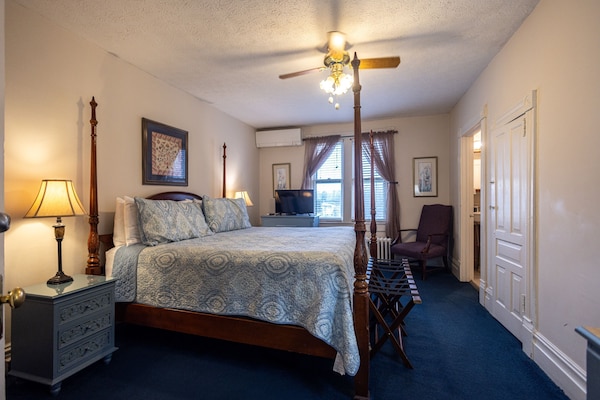 Find Genuine Southern Hospitality In Hendersonville At The 1898 Waverly Inn. - Mountain Home, NC